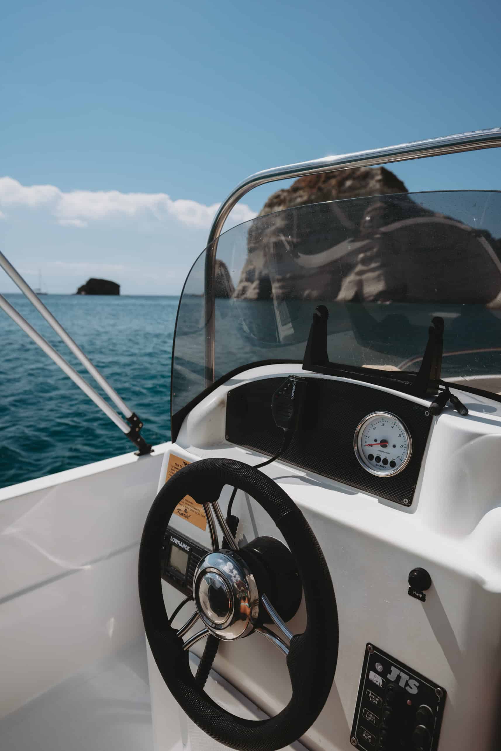 The Ultimate Travel Guide for Milos Greece - 10 most amazing things to ...